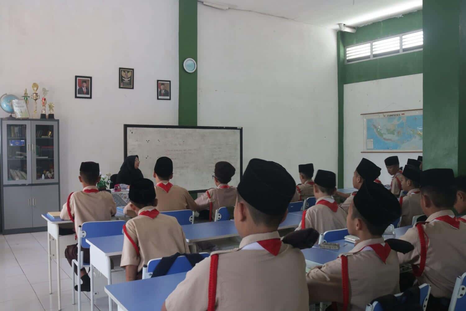 DT Peduli - Beasiswa